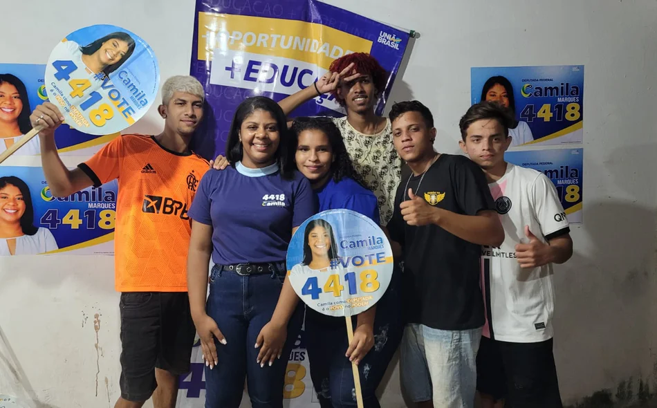 Camila Marques comemora encerramento da campanha ao lado da juventude - GP1
