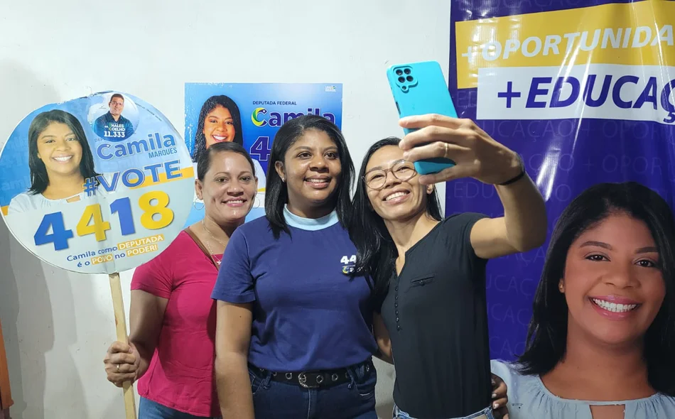 Camila Marques comemora encerramento da campanha ao lado da juventude - GP1