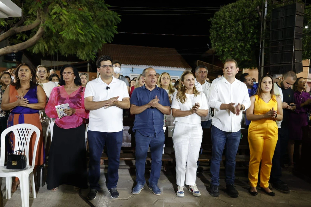 Rafael Fonteles participa de procissão e missa em São Raimundo Nonato - GP1
