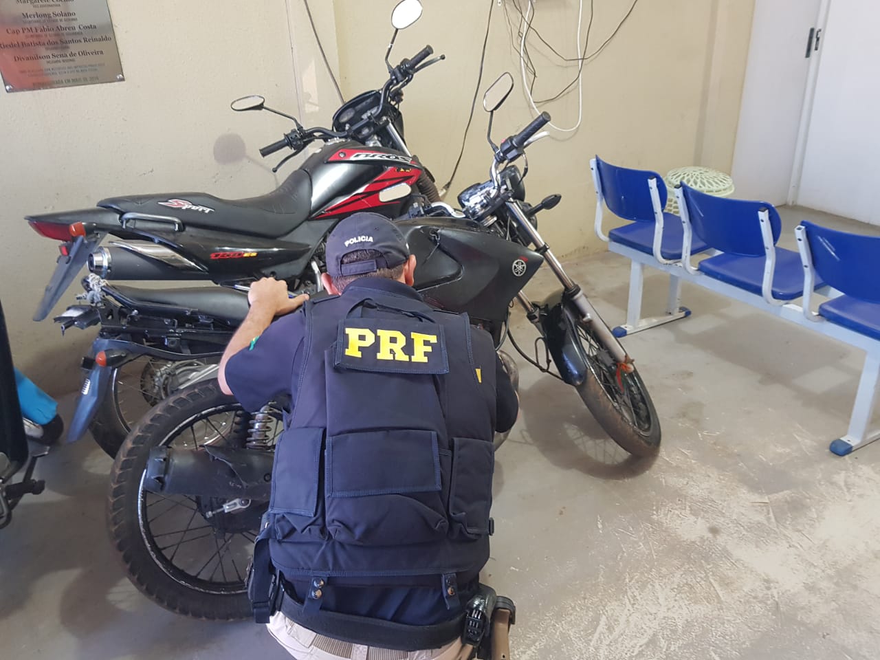 PRF recupera motocicleta roubada na BR 407 em Picos - GP1 PRF recupera motocicleta roubada na BR 407 em Picos - GP1