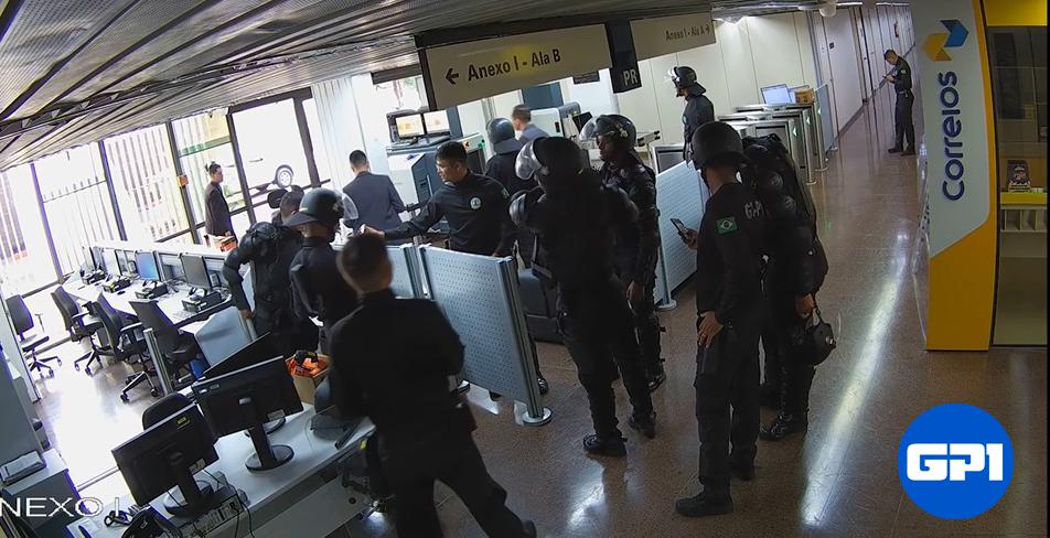 Imagens mostram soldados do GSI descansando e rindo no dia 8 de janeiro ...